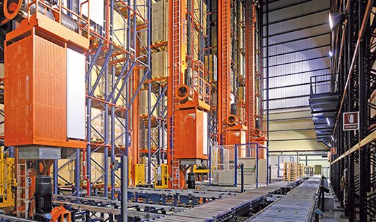 Automatic trilateral stacker crane | Automated warehouses for pallets ...