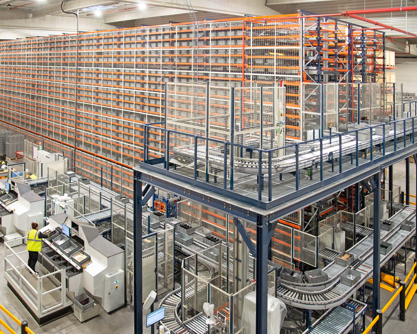 Shuttle System (storage solution for boxes) - Mecalux.co.za